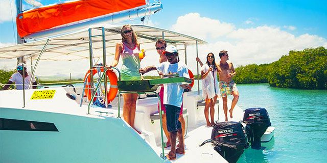 Croisière d'une Journée en Catamaran vers l'îlot Bernache - Vacances ...